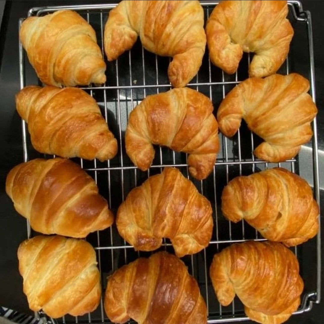 Bite-sized croissants (mini croissants) | Nadia's French Bakery